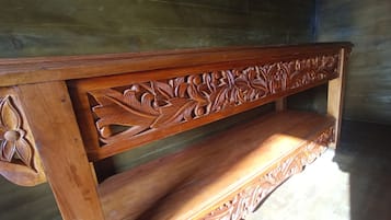 Quarto triplo standard | 1 quarto, escrivaninha, roupa de cama