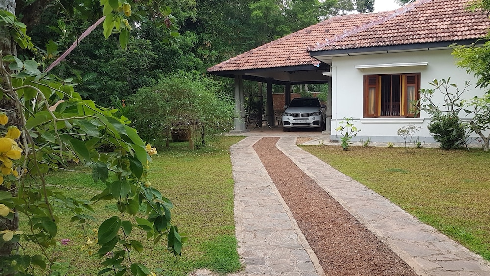 Siriniwasa Villa Induruwa - Sri Lanka