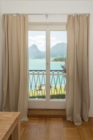 Suíte estúdio design, vista para o lago, ao lado do lago | Vista do quarto