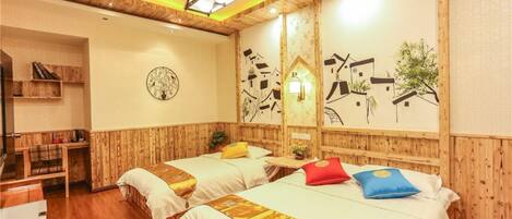 Quarto Familiar | Secretária, cortinas/cortinados opacos, Wi-fi grátis