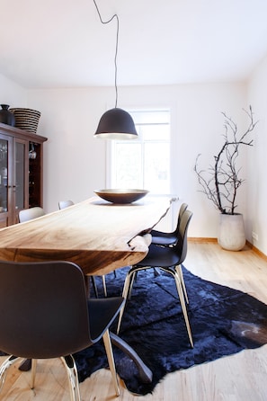 Casa geminada, 3 quartos | Roupas de cama premium, escrivaninha, ferros/tábuas de passar roupa