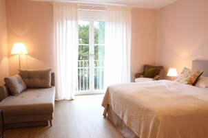 Quarto superior, vista para o jardim | Edredons de pluma, individualmente decorados, individualmente mobiliados