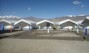 Barraca luxo, 1 cama de casal, banheiro privativo, vista para a montanha | Camas extras/dobráveis (sobretaxa)