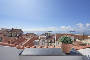 Apartamento Standard, 2 quartos, vista para o rio (St Estevao 19 - STE 2) | Com decoração personalizada, com mobília individualizada 