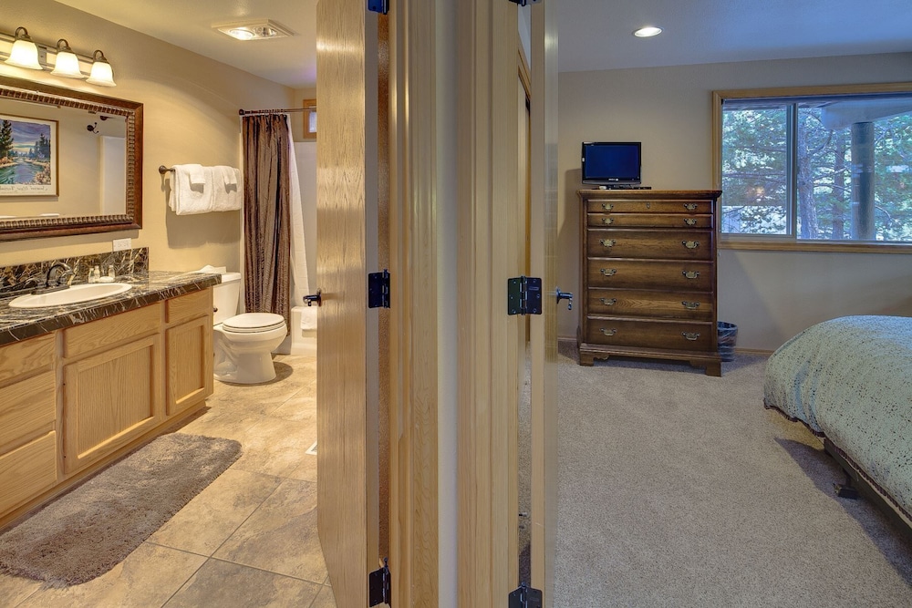 Private Hot Tub, Ping Pong Table - Lark 4 - Sunriver, OR