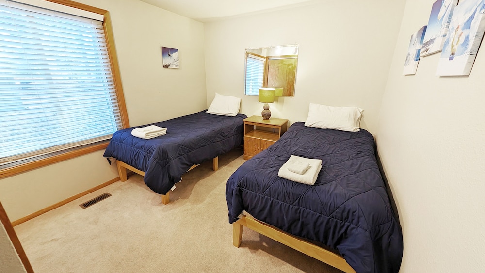 Cabin Style Home With Pellet Stove, A/c, & Private Hot Tub - Sequoia 14 - Oregon