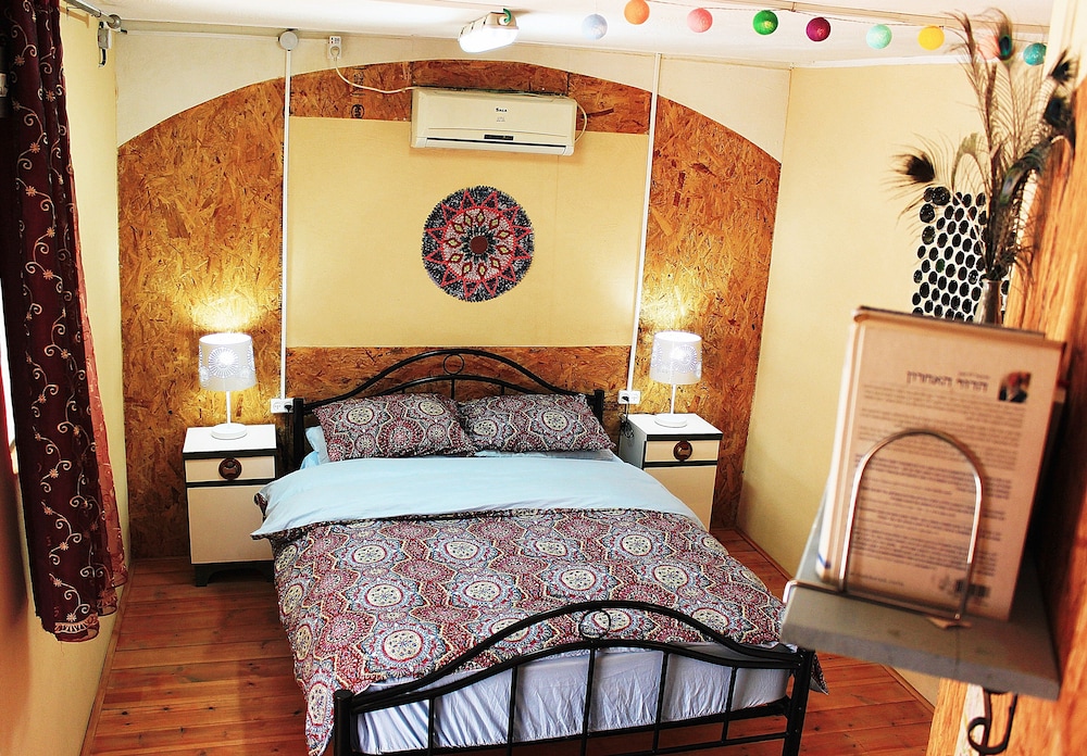 Chen In Ezuz - Israele