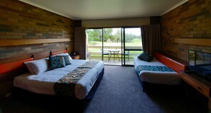 Quarto Triplo Básico, 3 camas individuais (King/Split King plus 1 Single) | Ferro/tábua de engomar, Wi-fi grátis, roupa de cama fornecida 