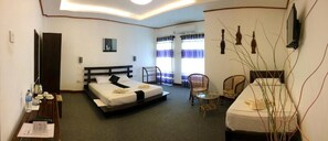 Roupa hipoalergénica, minibar, secretária, quartos insonorizados 