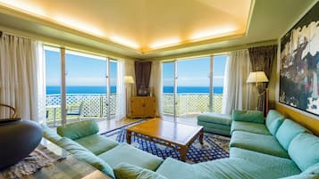 Suite, não fumadores, vista para o oceano | 1 quarto, cofre no quarto, secretária