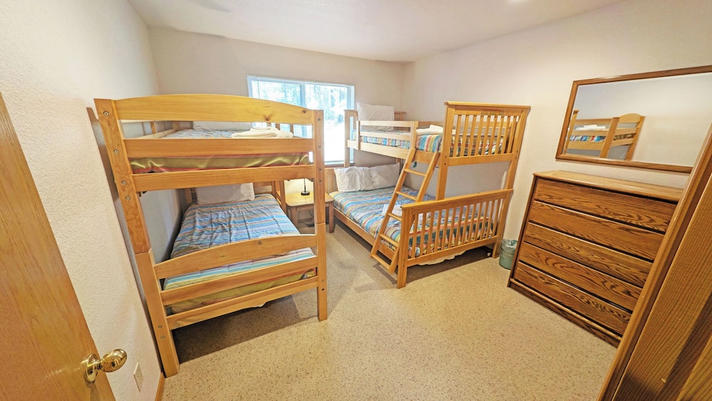 Rec Passes, Private Hot Tub, A/c, 2 Primaries And 2 Living Areas, Reverse Living- Mt Hood 13 - Sunriver, OR