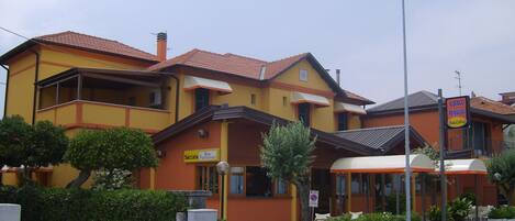 Fachada da propriedade