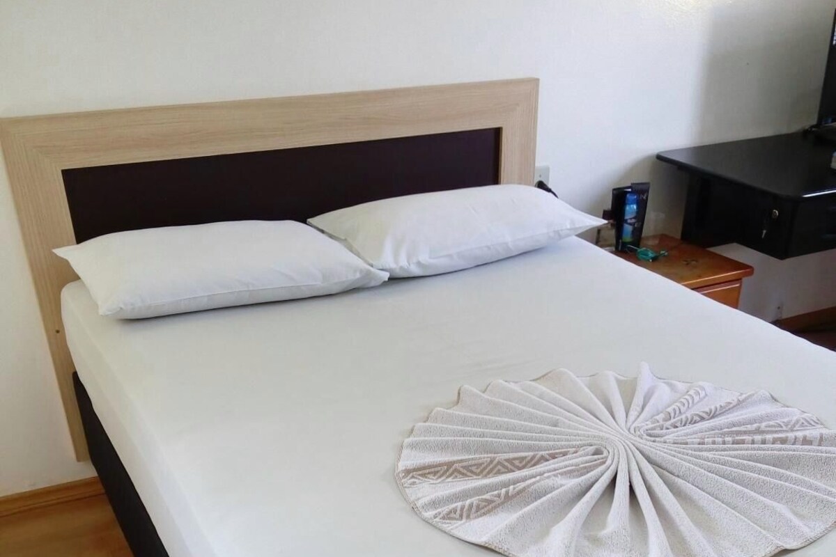 Minibar, secretária, ferro/tábua de engomar, Wi-fi grátis 