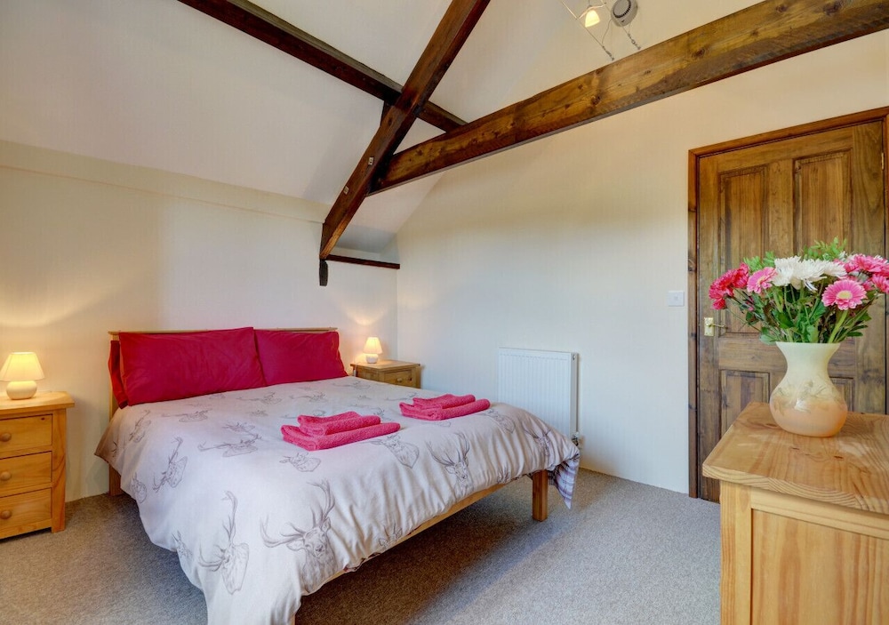 Button Stable - Three Bedroom House, Sleeps 6 - Barnstaple
