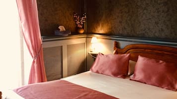 Quarto Clássico com Cama de Casal, casa de banho anexa, vista para o jardim (Toulouse Lautrec)