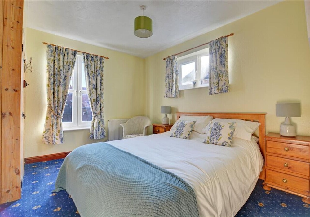 East View - Four Bedroom House, Sleeps 8 - Cromer