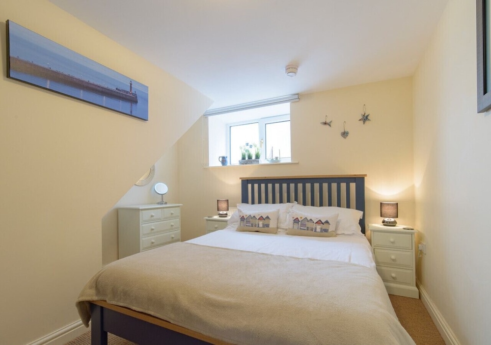 Samphire Cottage - Two Bedroom House, Sleeps 3 - 휘트비