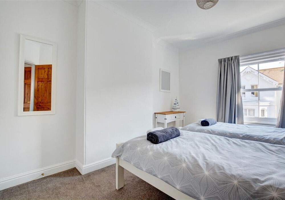 Flat 2 - Two Bedroom Apartment, Sleeps 4 - Cromer