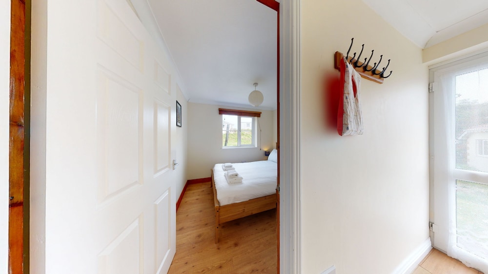 With Distant Views Towards Hayle Estuary And A Decked Area To Sit And Enjoy The Space - Hayle