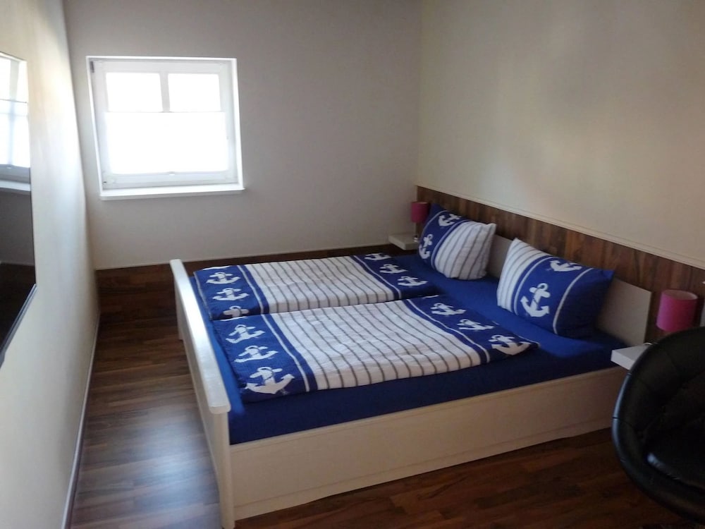 Holiday Room 5 - Restaurant And Boarding Schinkenkrug - Property 50882 - Rostock