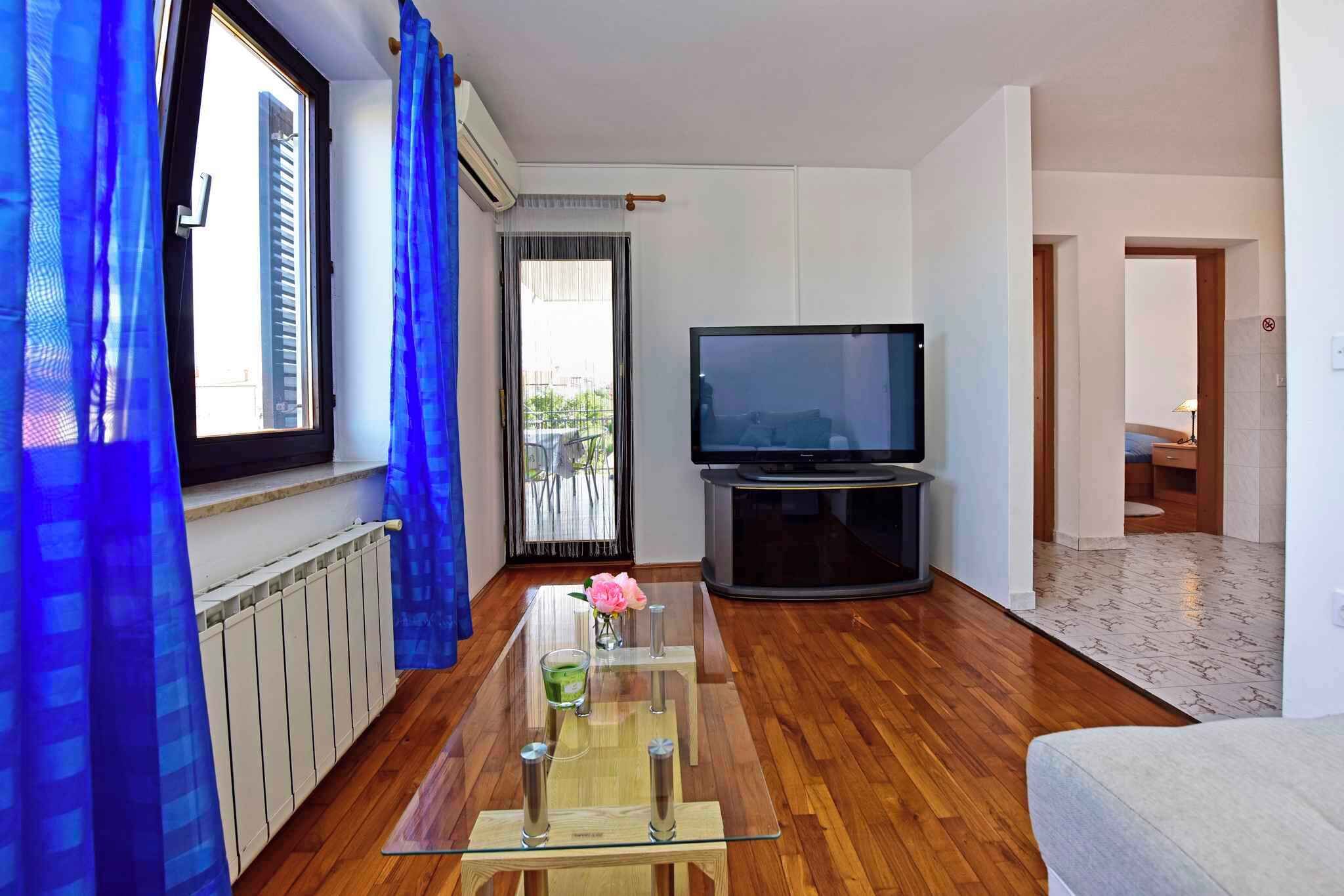 Holiday Apartment With Balcony And Pool - Novigrad