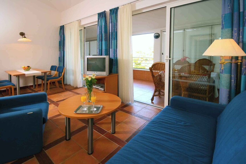 Holiday Apartment With Pool Access And Air Conditioning - Jelsa