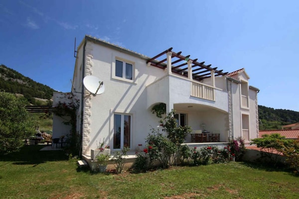 Holiday Apartment With Terrace - Bol