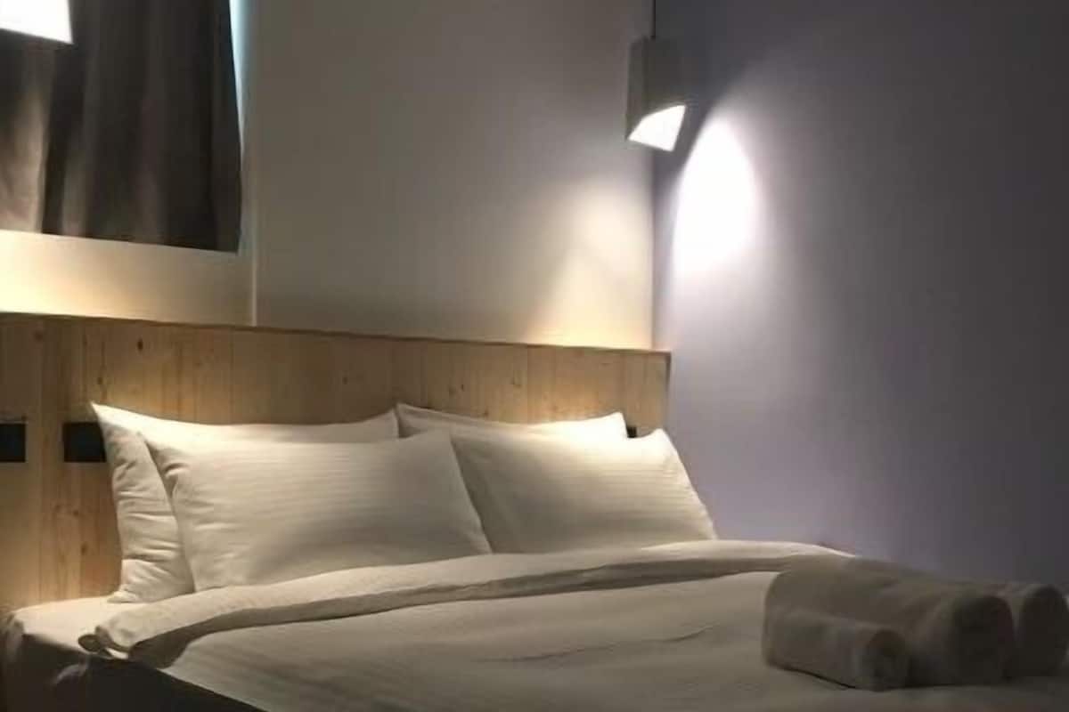 Cofre no quarto, secretária, Wi-fi grátis