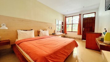 Quarto casal superior | Escrivaninha, Wi-Fi de cortesia, roupa de cama