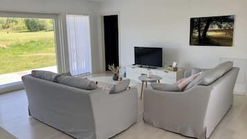 Casa de campo luxo | Área de estar | TV de tela plana, pisos aquecidos