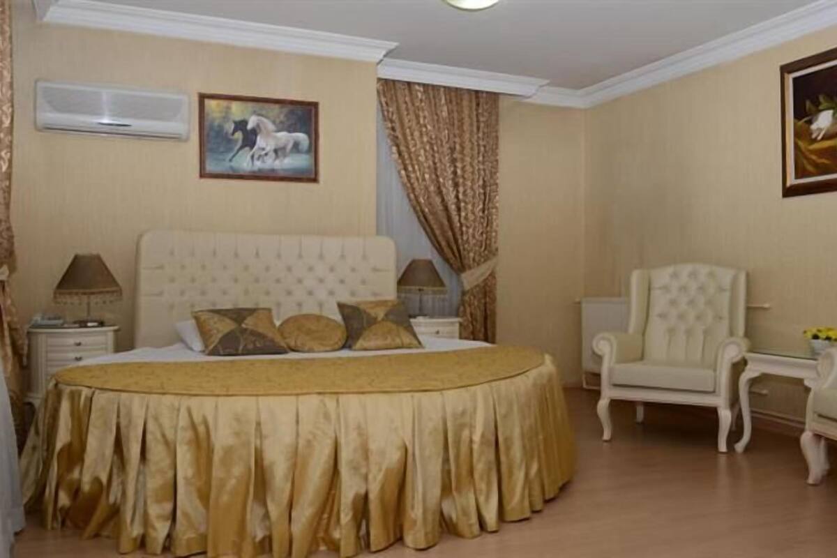Quarto Royal | Minibar, cofre no quarto, secretária, Wi-fi grátis