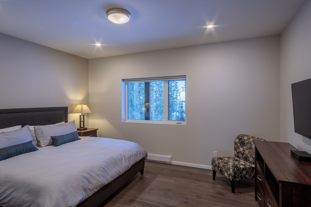 Ski-in / Ski-out. Tout Juste Construit, 4 Chambres, 3. 5 Salles De Bain Maison De Ville Moderne, 12 Couchages - Golden