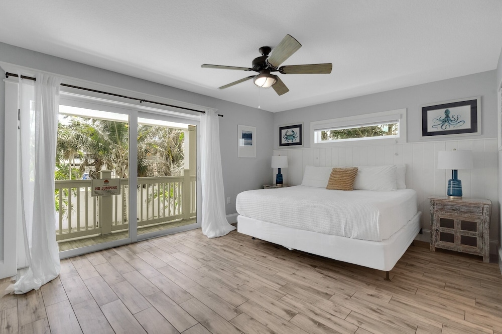 Heated Pool/spa W/ Waterslide. Rooftop Deck W/ Gulf Views. Water/dock Access - Siesta Key, FL