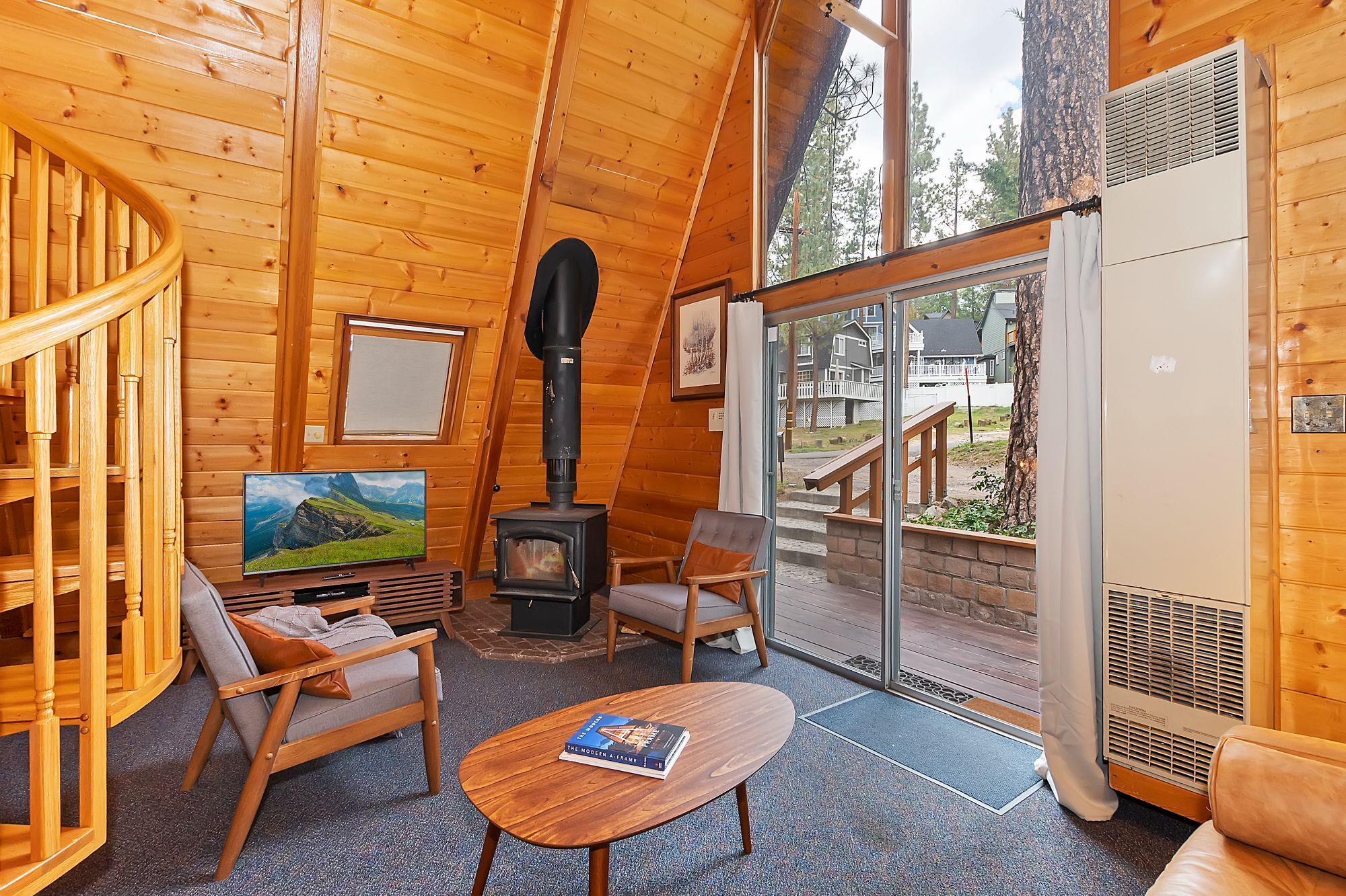 The Big Bear A-frame By Destination Big Bear : Hot Tub! Mtn Views! Bbq! Internet! Cable Tv! Charming! Close To Bear Mountain! - Big Bear Lake, CA