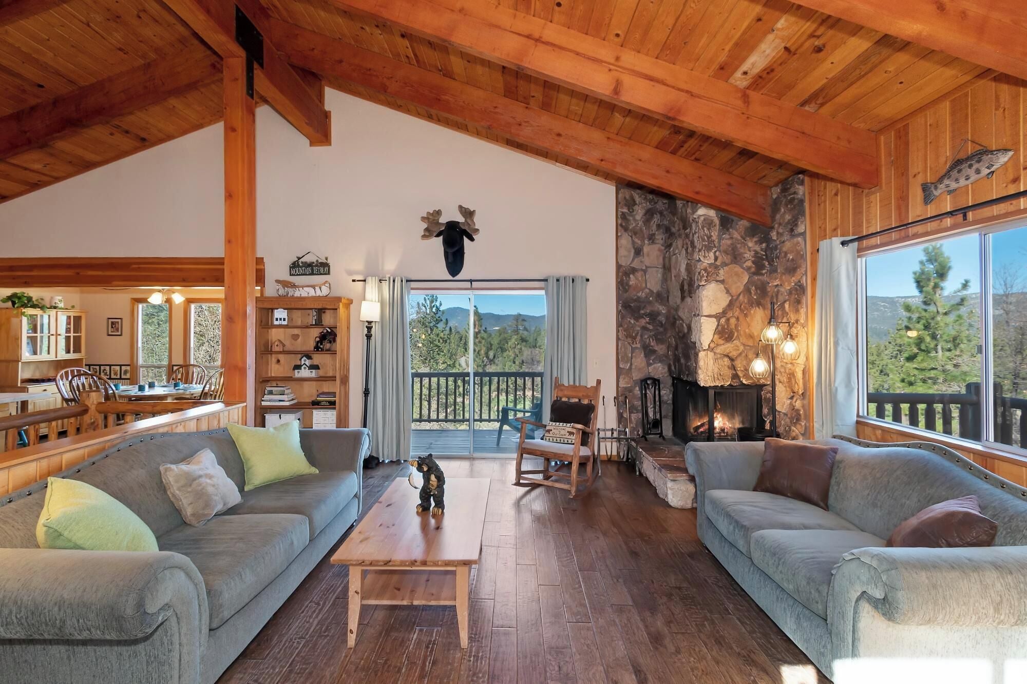 Log Inn By Destination Big Bear : Less Than 100 Yards From Snow Summit! Panoramic Views!deck! Fireplace! Cable Tv! Internet! - California