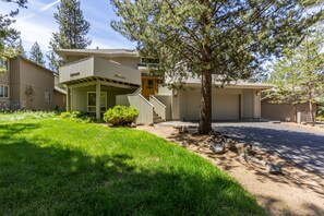 Sleeps 12, Private Indoor Lap Pool + Hot Tub, A/C, Foosball - YELP37 ...