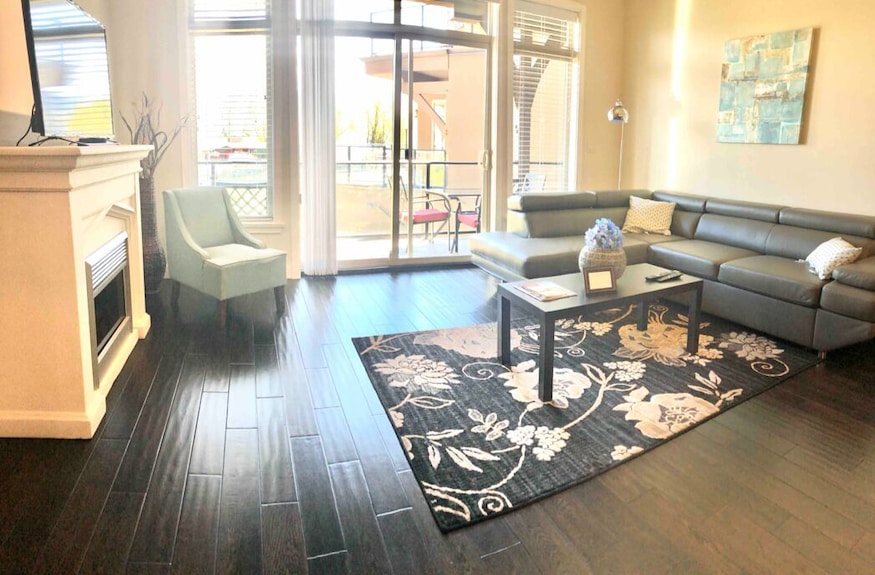 Barona Beach Lakefront Condo - Kelowna