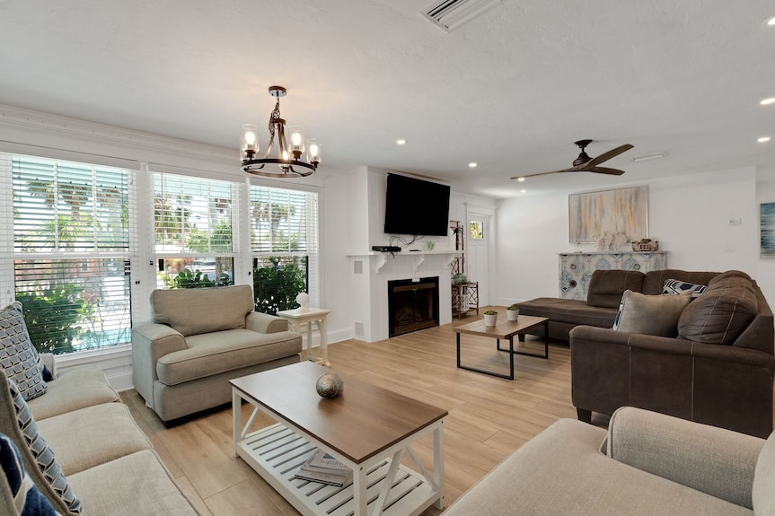 Siesta Home With Pool & Waterslide - Sunset Splash - Siesta Key, FL