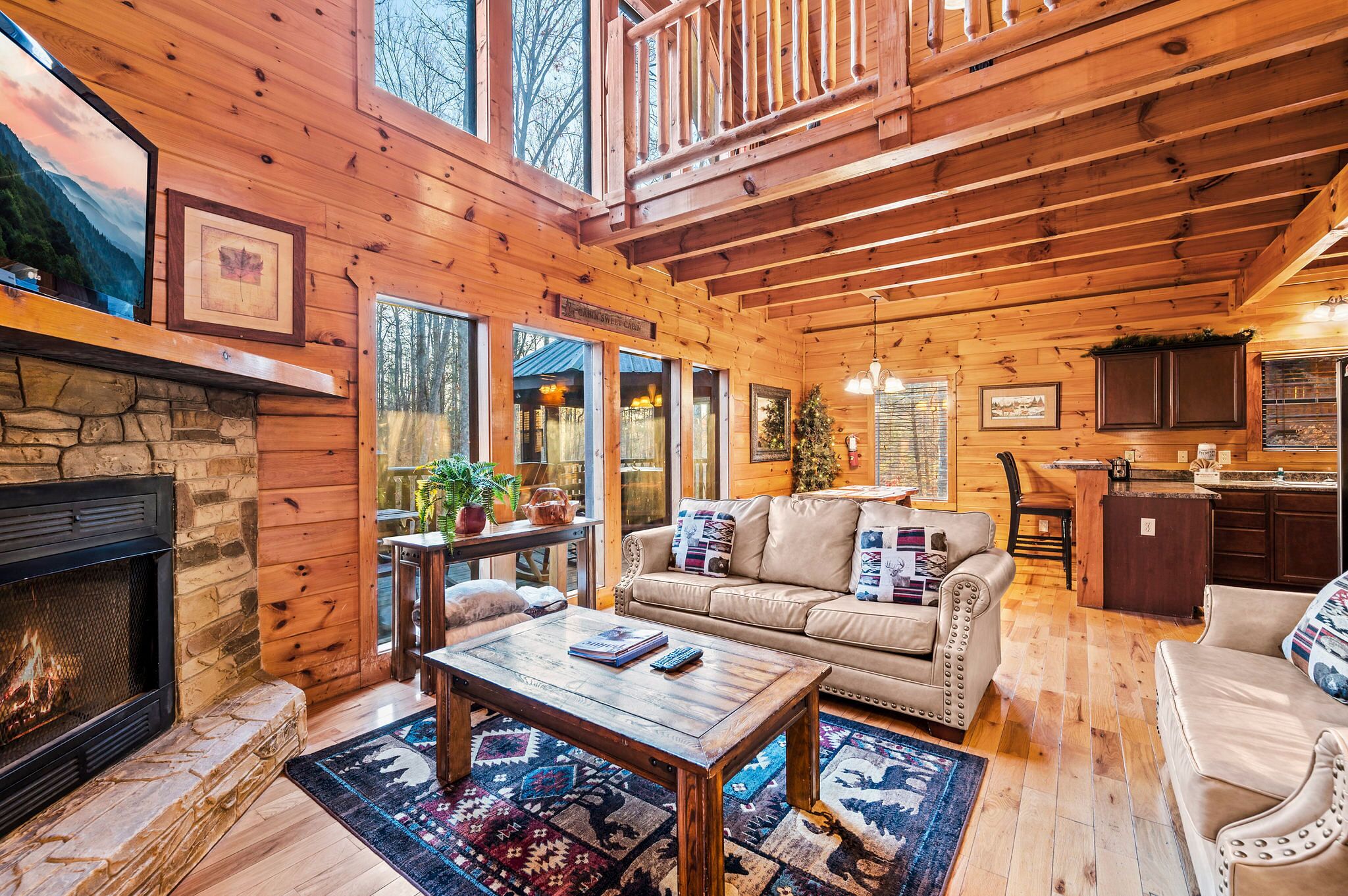 Tucked Inn: Hot Tub, Gameroom. Arts & Crafts - Gatlinburg, TN