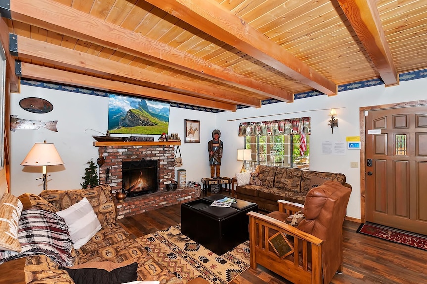 Close To The Lake! Pet Friendly! Fenced Yard! Hot Tub! Boat Parking! Propane Bbq! - California