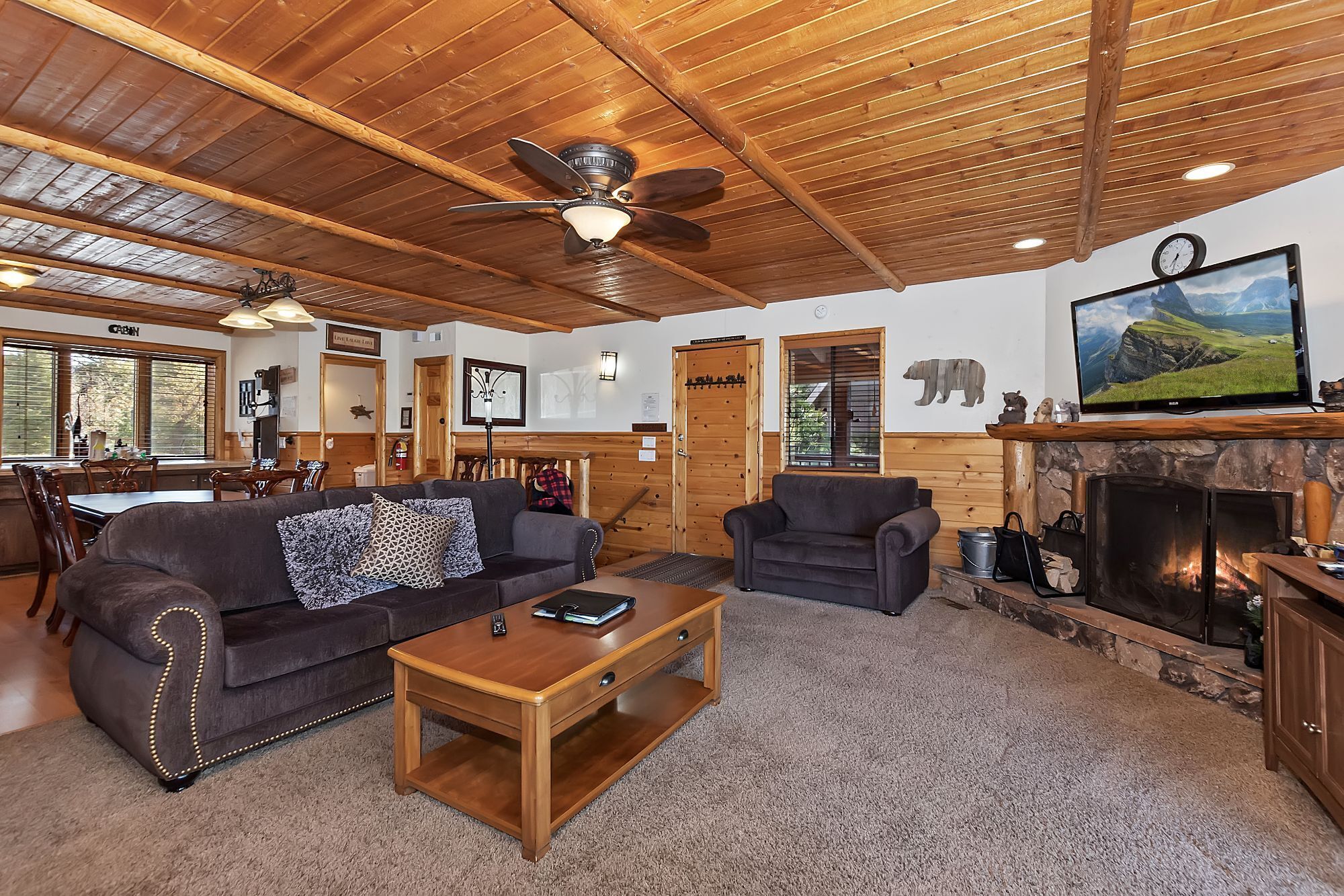 Hilltop Haven By Destination Big Bear : Lake & Mountain Views! Hot Tub! Foosball Table! Arcade Console! Propane Bbq! Wifi! - California