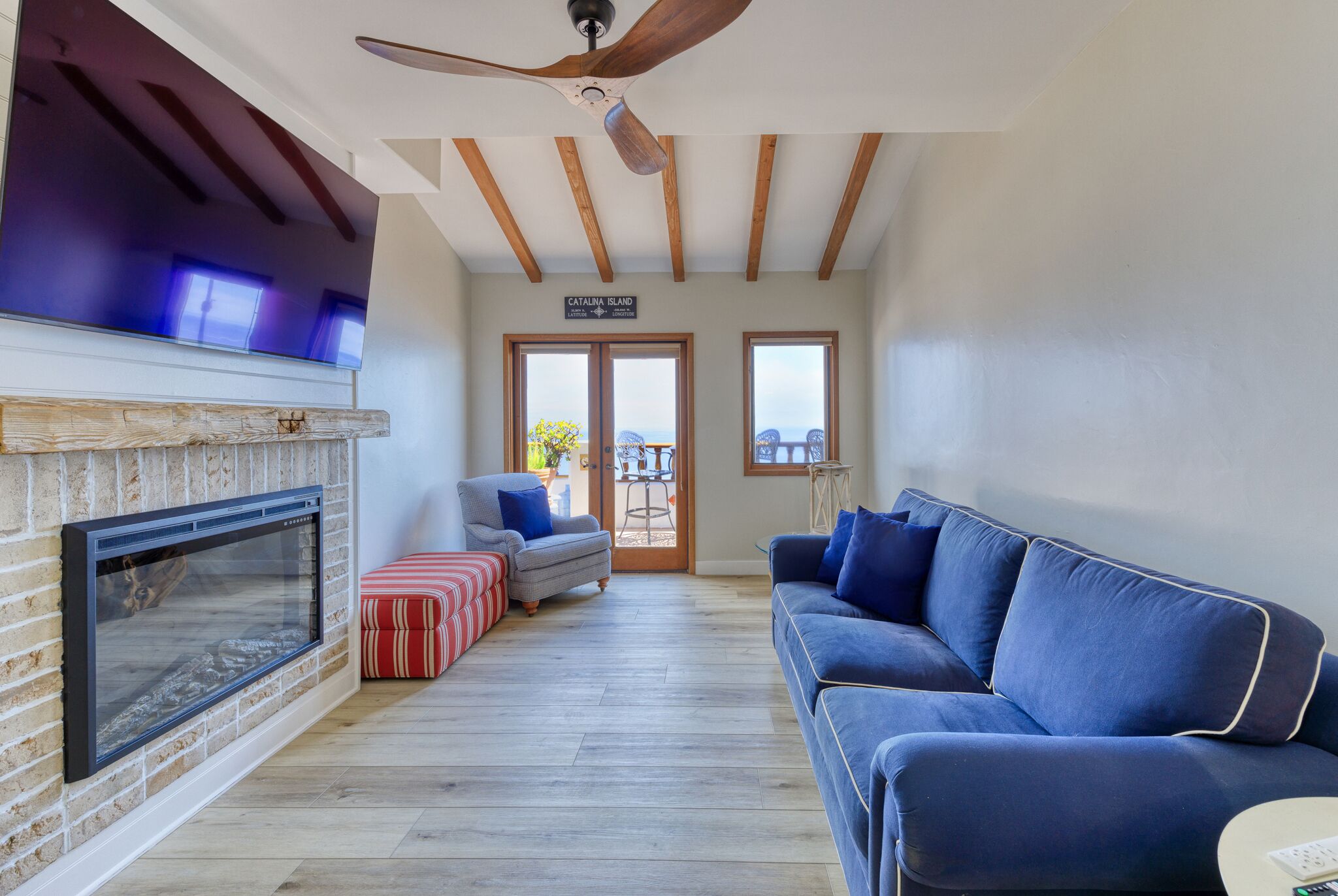 Remodeled Villa With Panoramic Views, 6-seat Golf Cart, Fireplace, 13 Steps - Avalon, CA