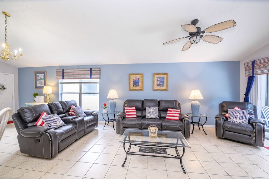 Κομψή πισίνα με νότιο προσανατολισμό, με το Lot Conservation Behind, το Terra Verde Resort - Davenport, FL