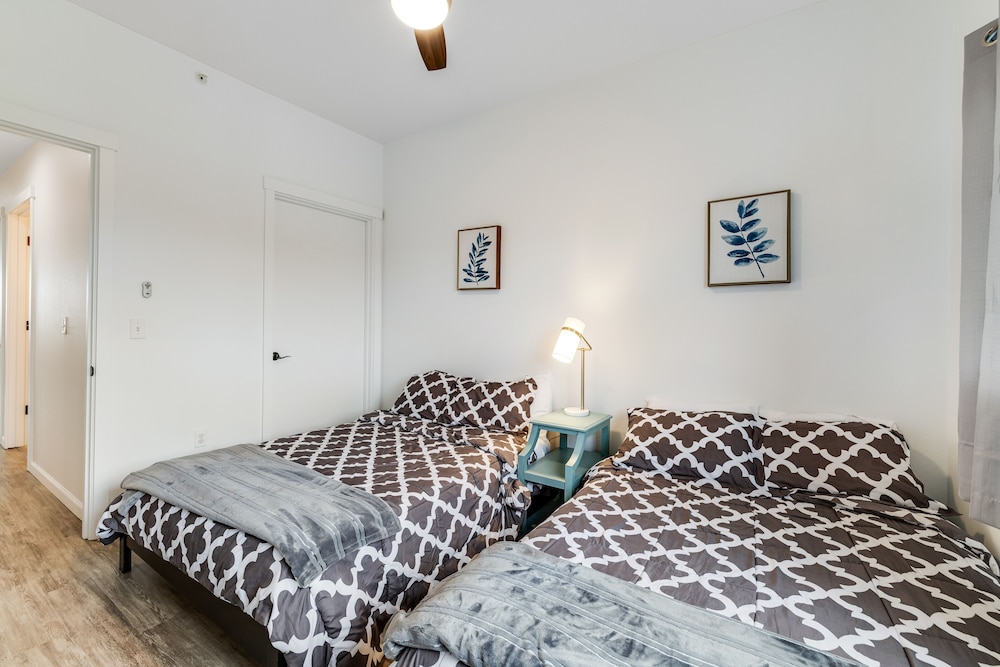 Modern Condo On The Beach With Spectacular Views - Rockaway Beach, OR