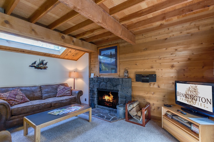 Ranch Cabin 17 | Hot Tub + Pool | Dogs Ok | Bikes | Sleeps 6 | 2br+loft - Oregon
