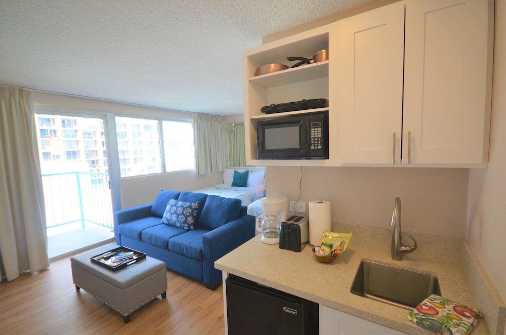 Aloha Surf 1205 Two Beds, Pool, Walk To Waikiki Beach! - Turtle Cove