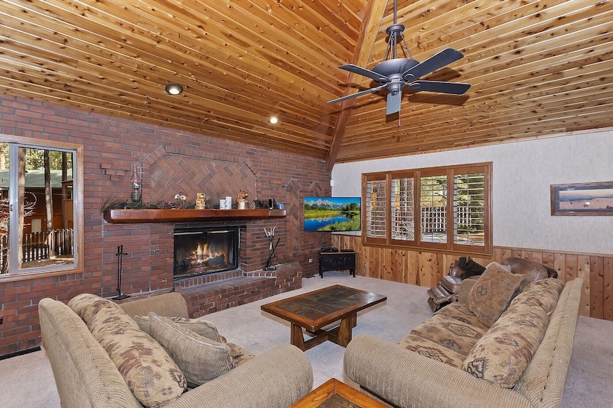 Running Bear: ¡Camina Hasta Snow Summit! ¡Mesa De Billar! ¡Lujo! Gran Patio Trasero! Hot Tub! Master Suite! - Big Bear Lake, CA