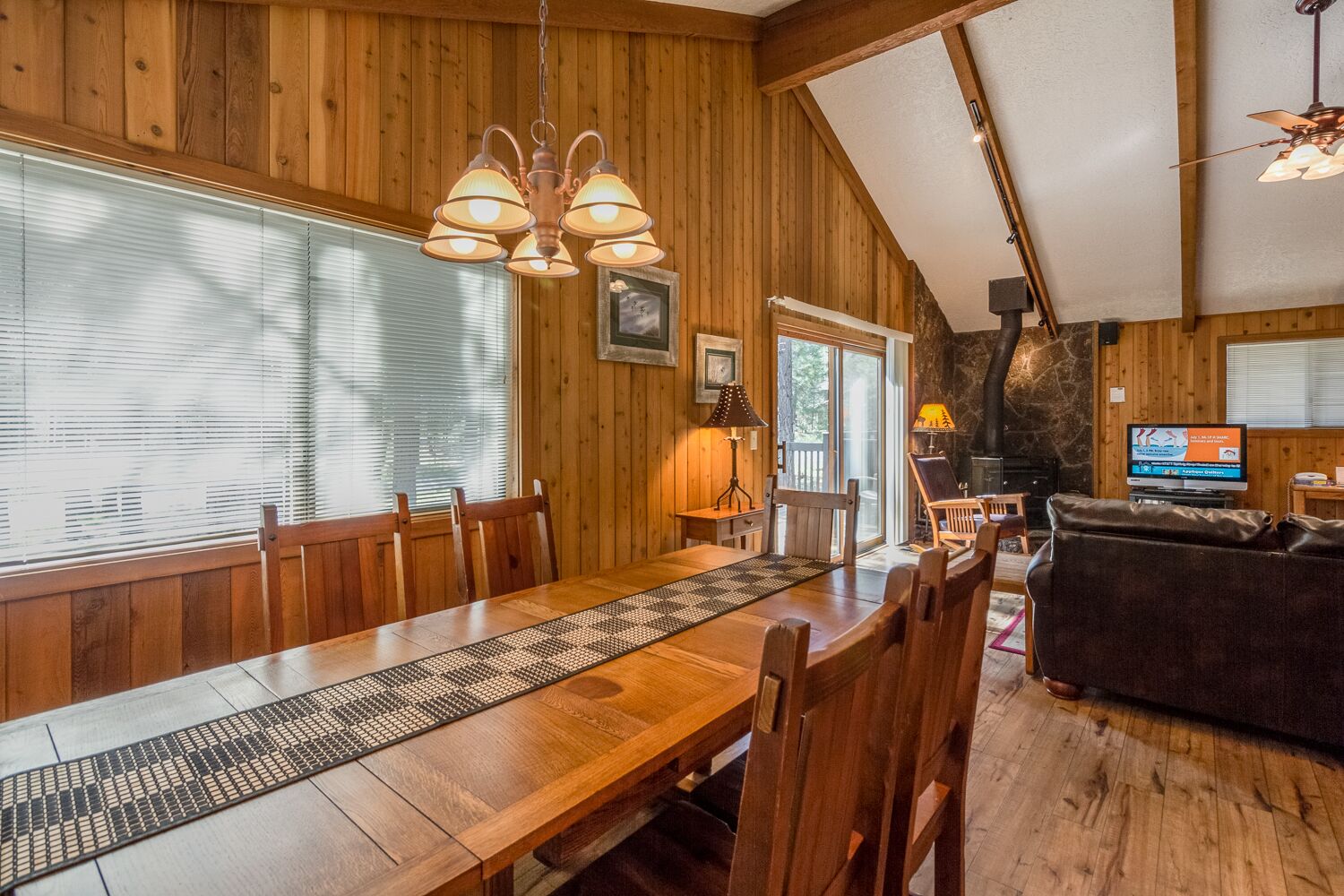 Diam23 - Couples Retreat, Private Hot Tub, Dog Friendly - Sunriver, OR