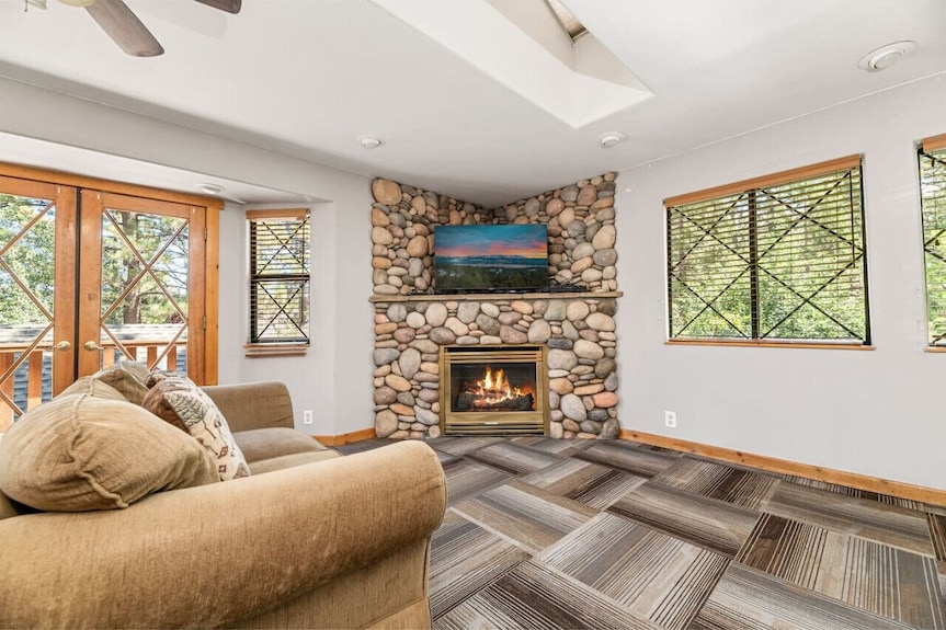 Vista Retreat- Outdoor Spa & Pool Table - Big Bear Lake