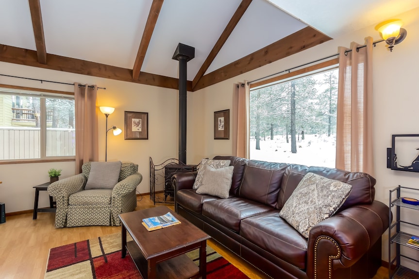 Indi02 - Charming Home, Great Location, Hot Tub - 오리건